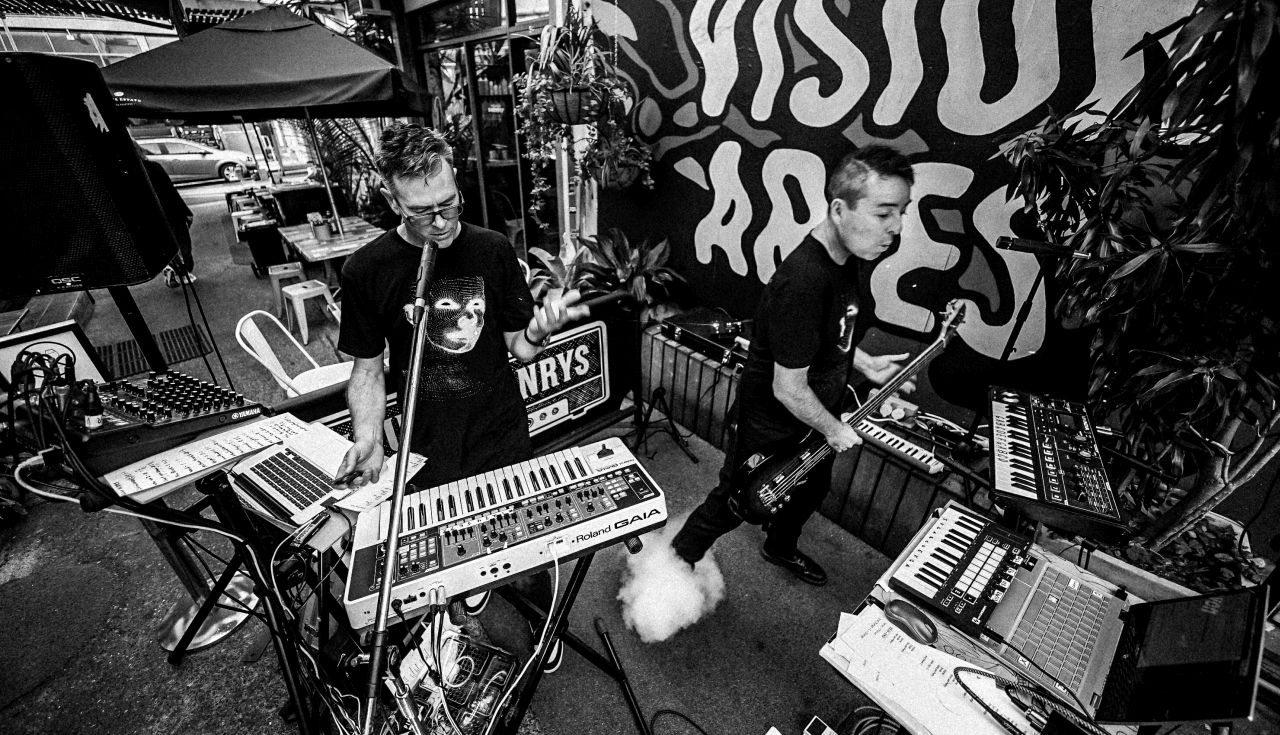 Bri & Si Continue Spring 2023 Tour - Down Under Sound